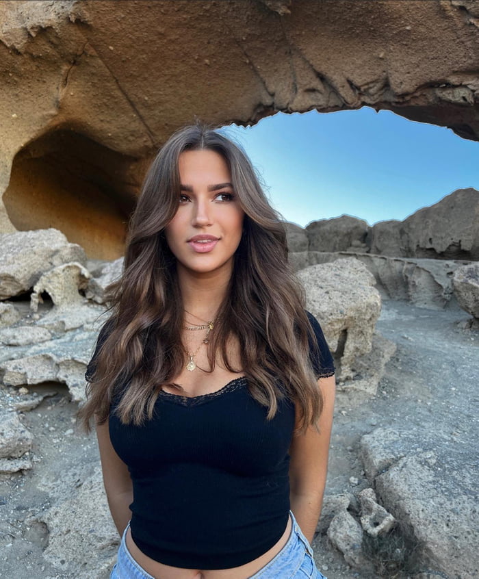 Joelle Jaracz - 9GAG