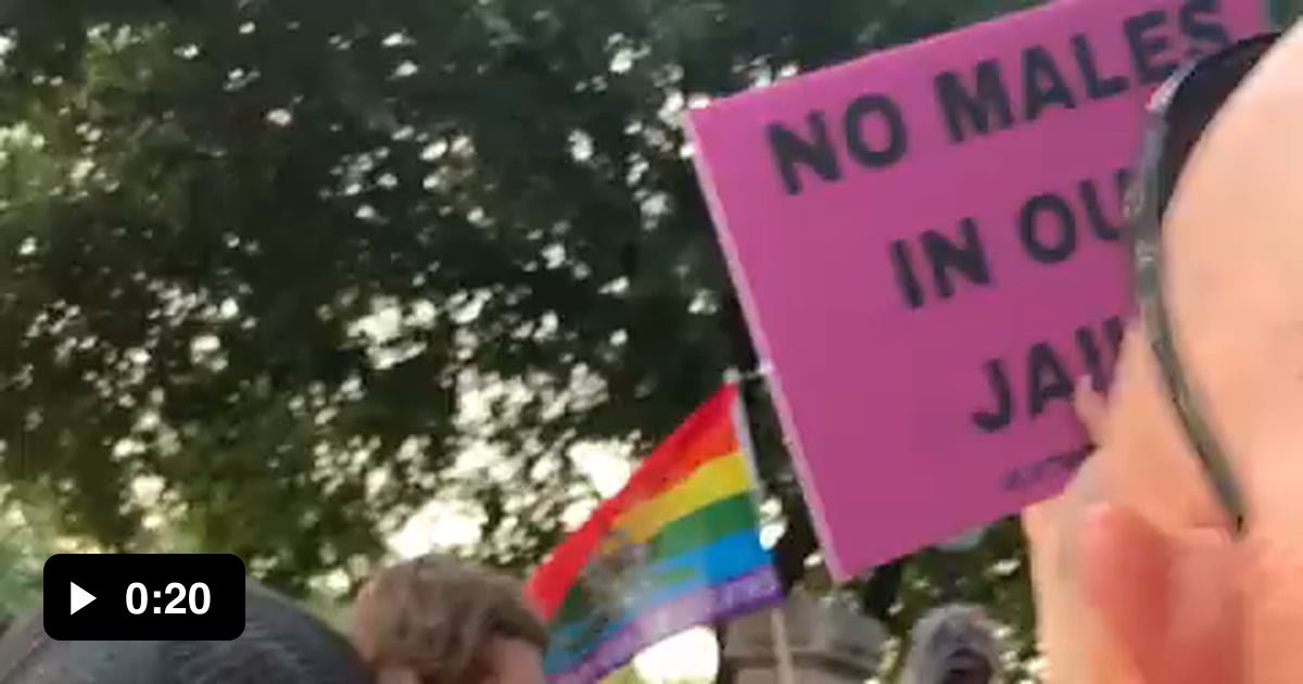 Completely normal human behavior guys. - 9GAG