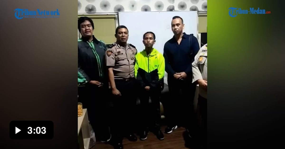Jadi begini ceritanya, oknum polisi ga diterima disalip, terus oknum tersebut mengacungkan jari ...