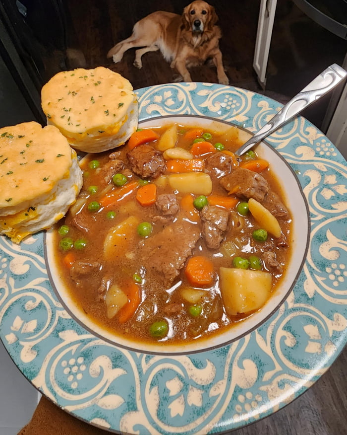 Beef stew with cheesy garlic biscuits - 9GAG