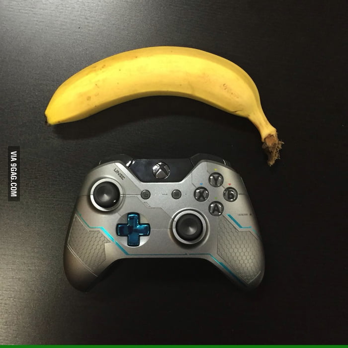 New Locke xbox controller, banana for scale. - 9GAG