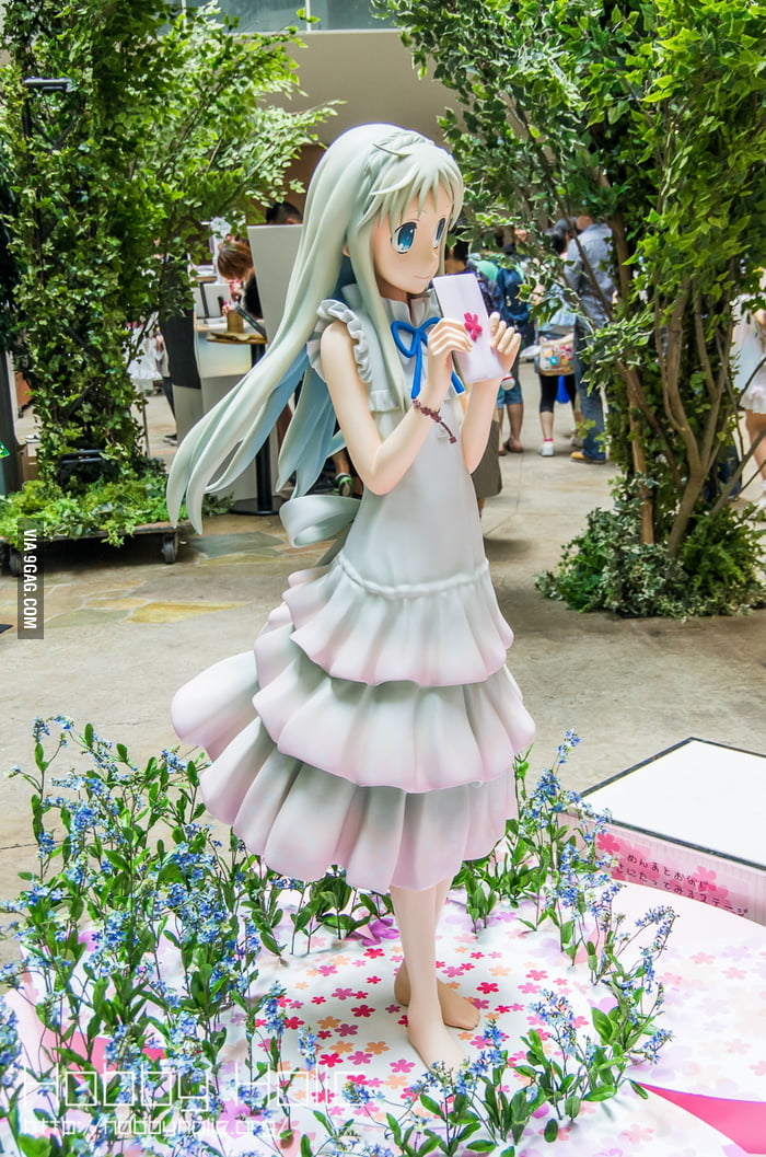 Life sized anime statue - 9GAG