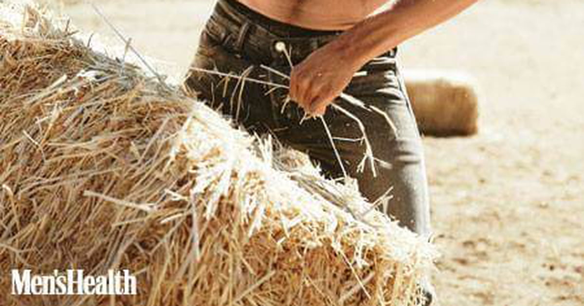 Charlie Hunnam lifting hay. Country girl's dream - 9GAG