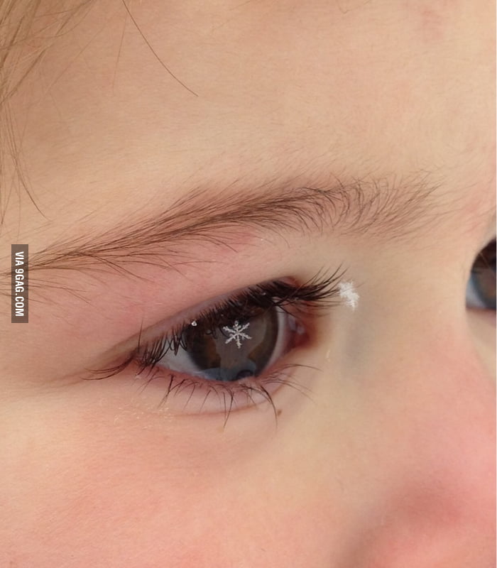 Snowflake on little girl's eyelash - 9GAG