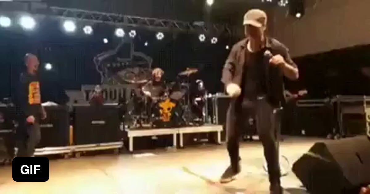 Crowd surfer loses pants and gets dropped - 9GAG