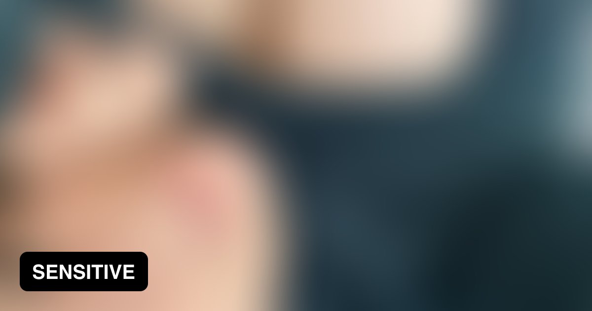 No makeup, a sports bra, and plenty of cleavage - 9GAG