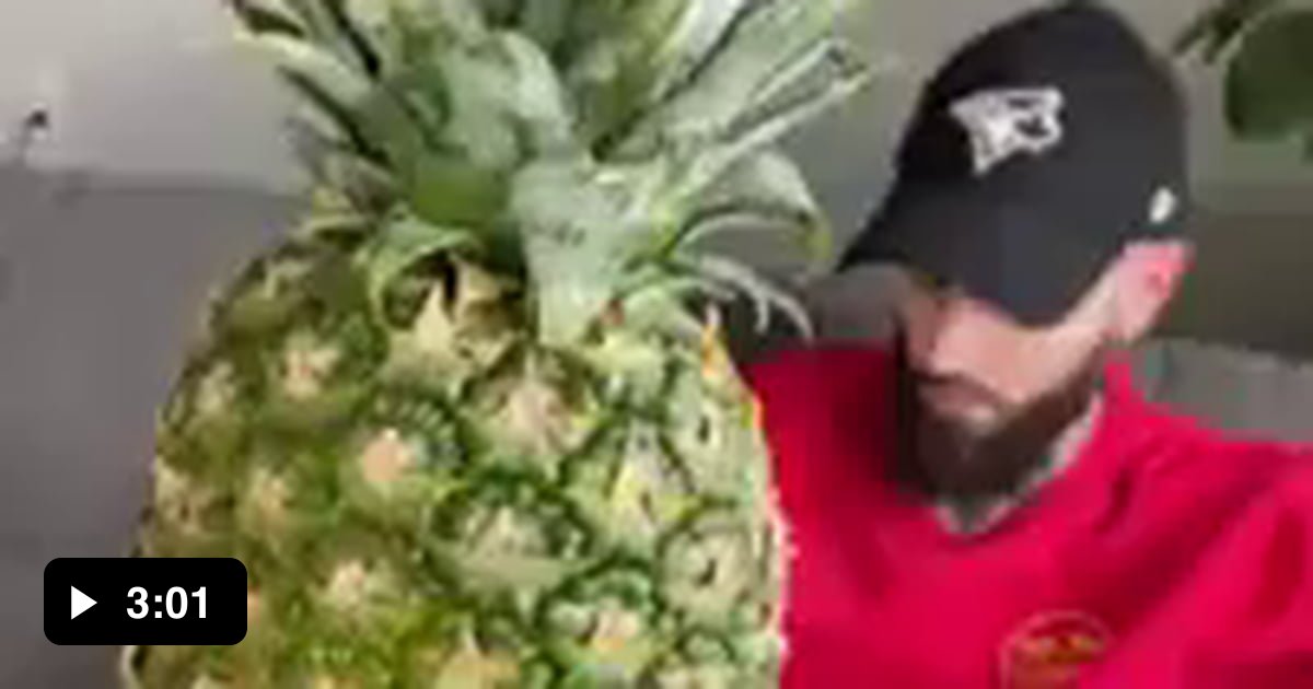 The correct way to pineapple - 9GAG