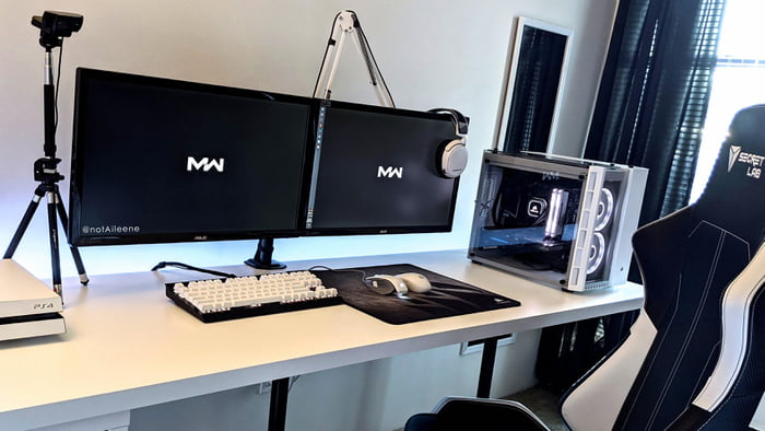 Black and White Setup. No RGB. :) - 9GAG