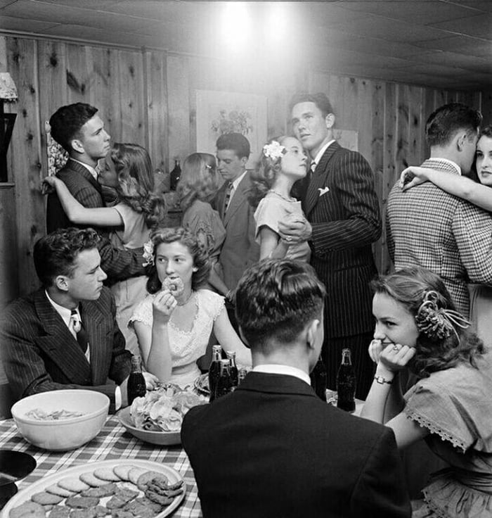 Teen party in Tulsa, OK, Circa, 1947. Photograph by Nina Leen - 9GAG