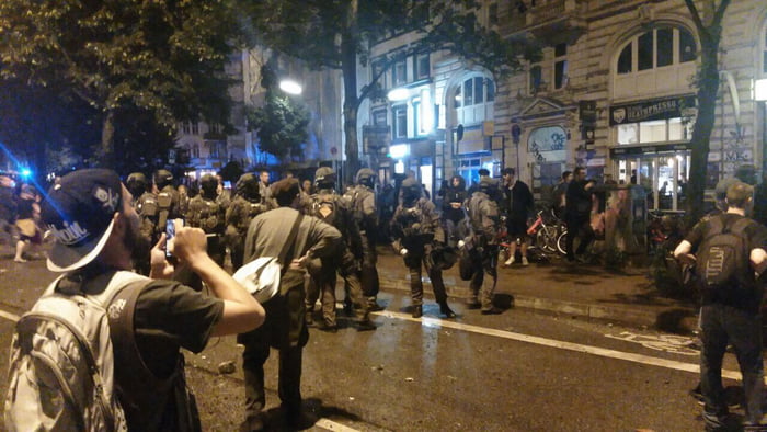 German counter terrorist unit GSG-9 in Hamburg - 9GAG