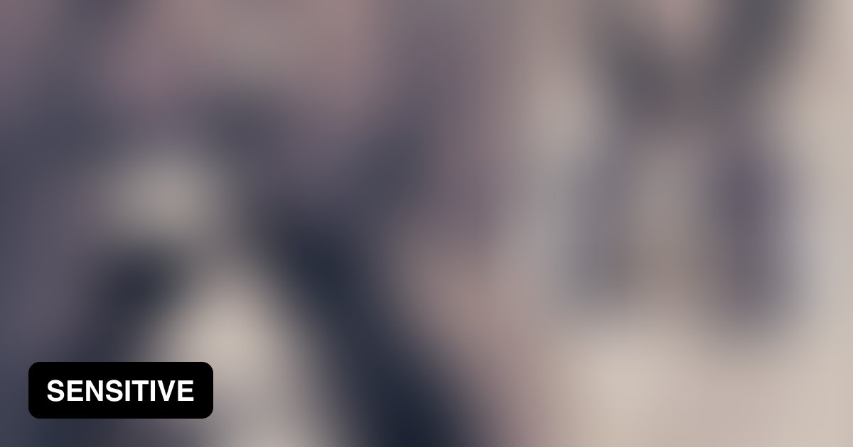 Thicc librarian thighs - 9GAG