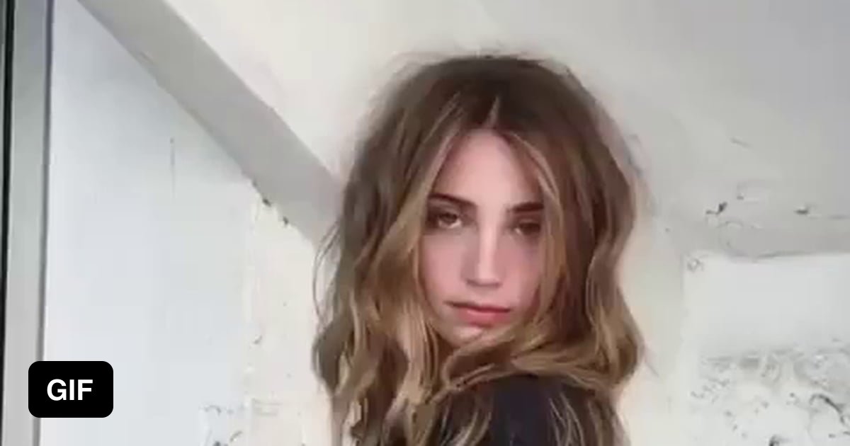 Emily Rudd is gorgeous - 9GAG