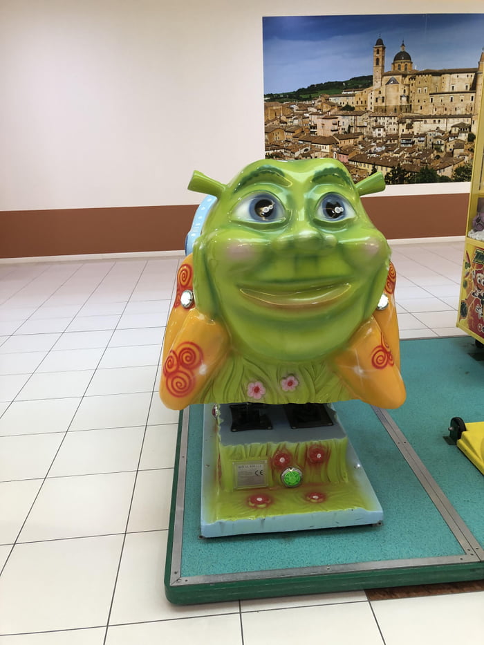 This nightmarish Shrek ride at a mall - 9GAG