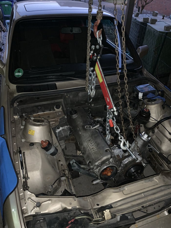 M30b35 engine is in my e30 - 9GAG