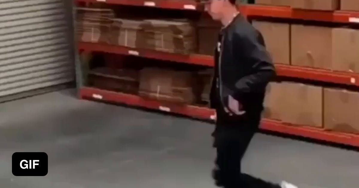 Man shows off his smooth dancing - 9GAG