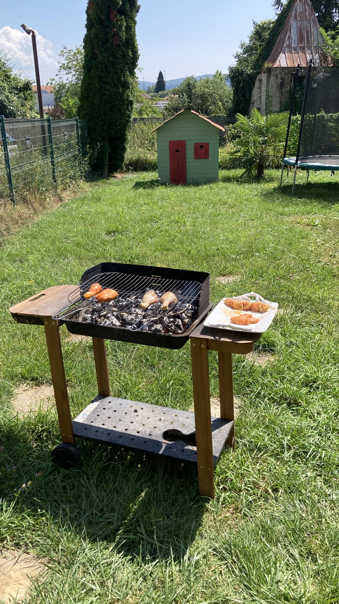 Not all France is busy with the Olympic Games. Hello from our modest ...