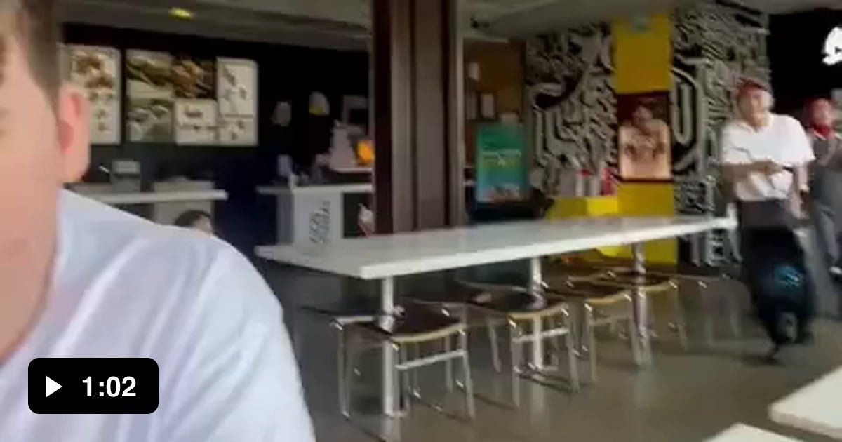 Dude came for food, got a concert instead. - 9GAG