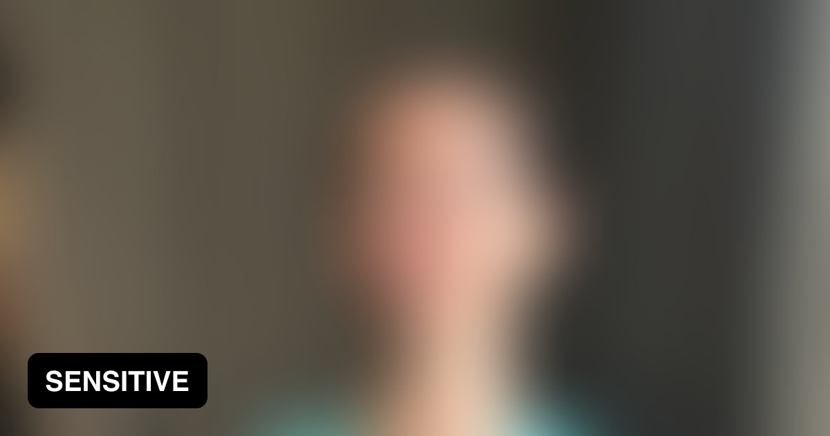 Sneaky flash - piper quinn - 9GAG