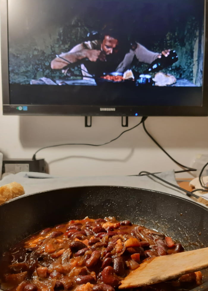Decided for a proper dinner while watching a proper movie - 9GAG