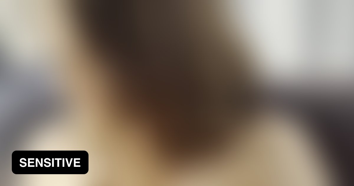 Shy B00bies.... - 9GAG