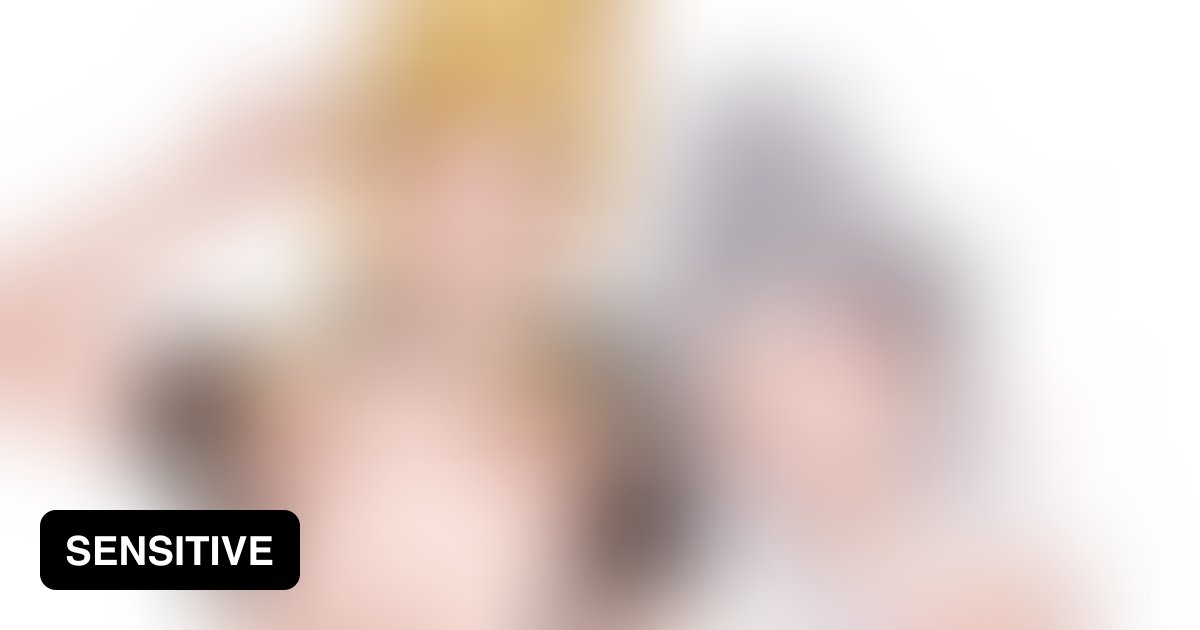 Kaela Kovalskia & Koseki Bijou in golden bikini - 9GAG