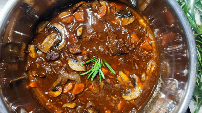 Beef stew with red wine - 9GAG