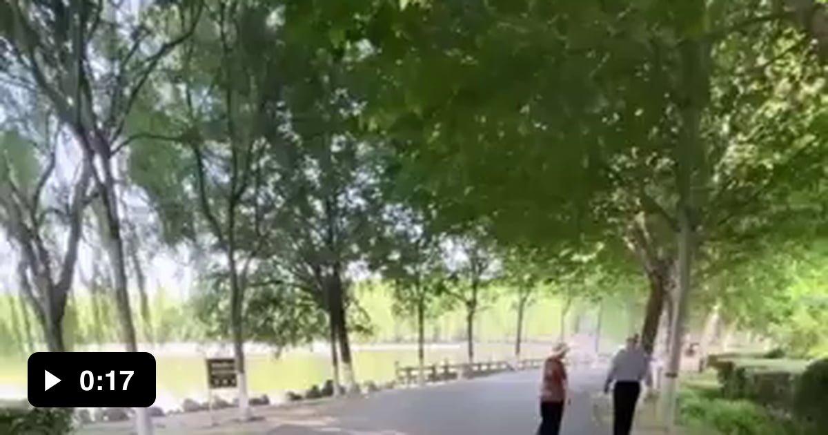 People need to watch where they’re standing Geez! - 9GAG