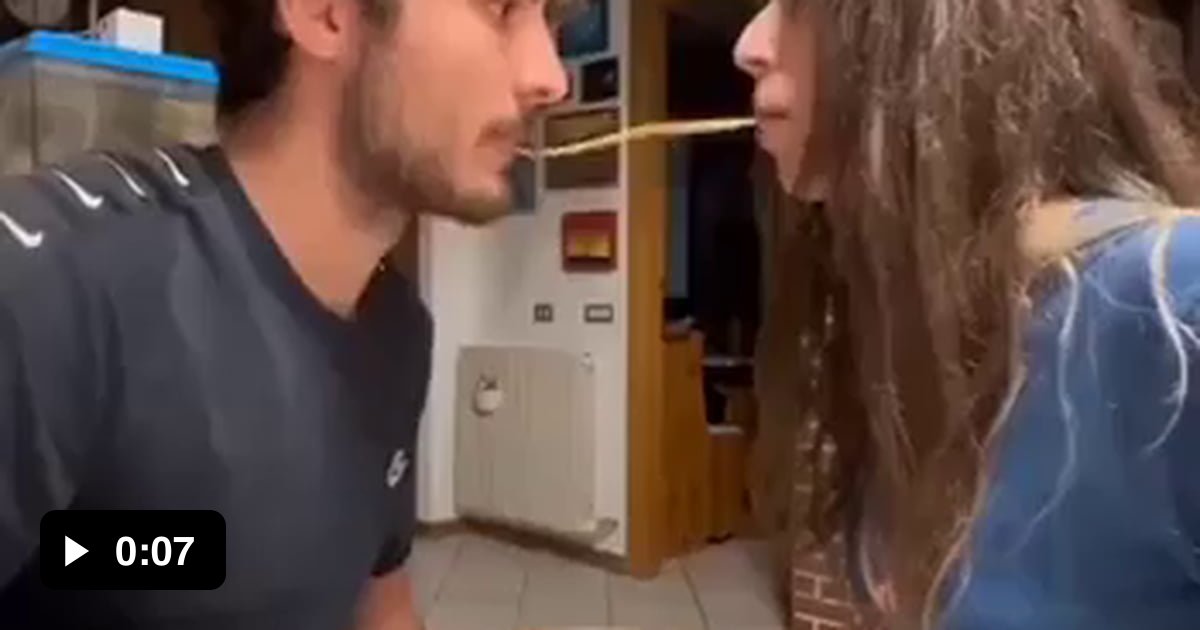 Spaghetti kiss - 9GAG