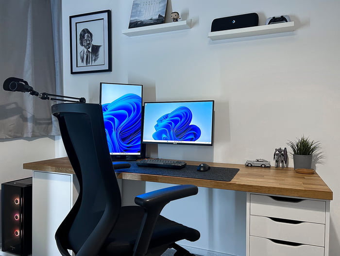 Current minimalistic setup. Any Improvements? - 9GAG