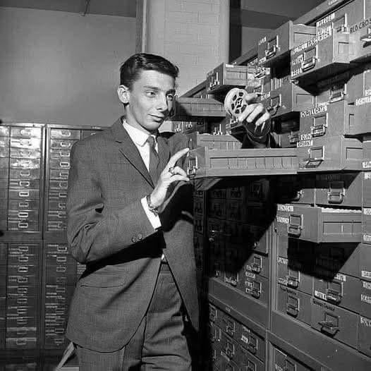 Barry Manilow (Barry Allen Pincus) as a CBS Records intern, 1965 - 9GAG