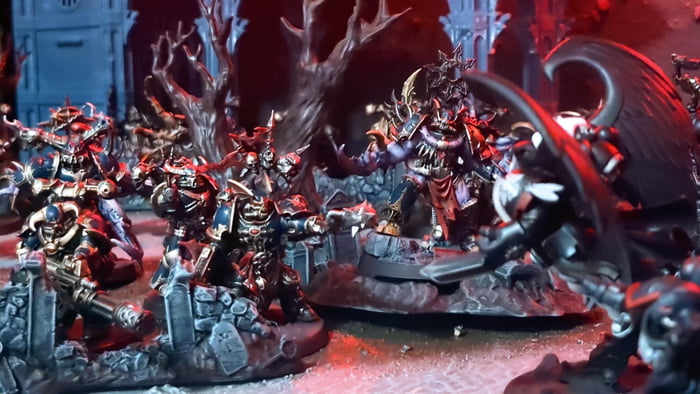 Raven guard vs Night lords. Battle of who's more edgy and misunderstood ...