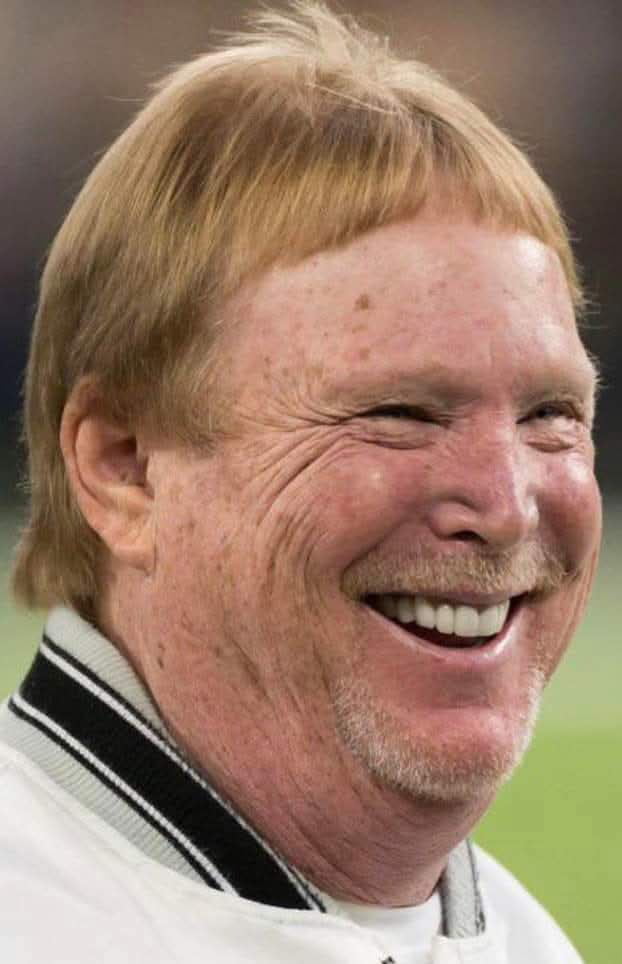 Nathon Fillion as Guy Gardner - 9GAG