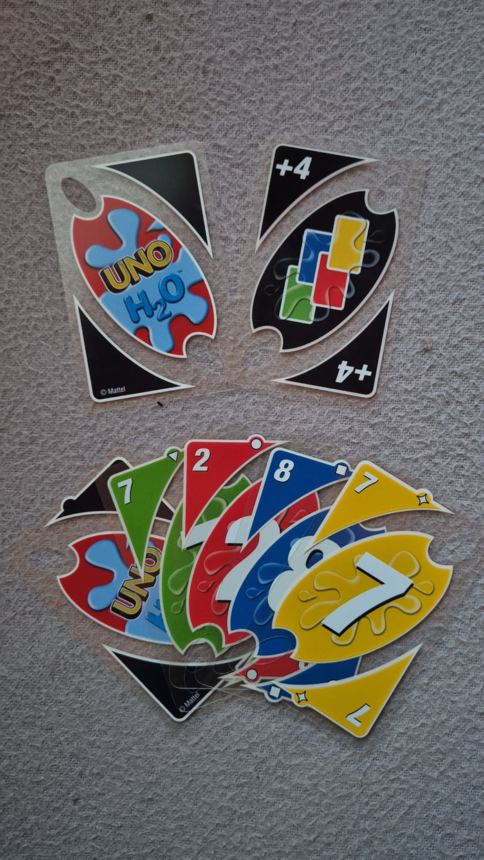 New Uno cards show the wild card from the backside - 9GAG