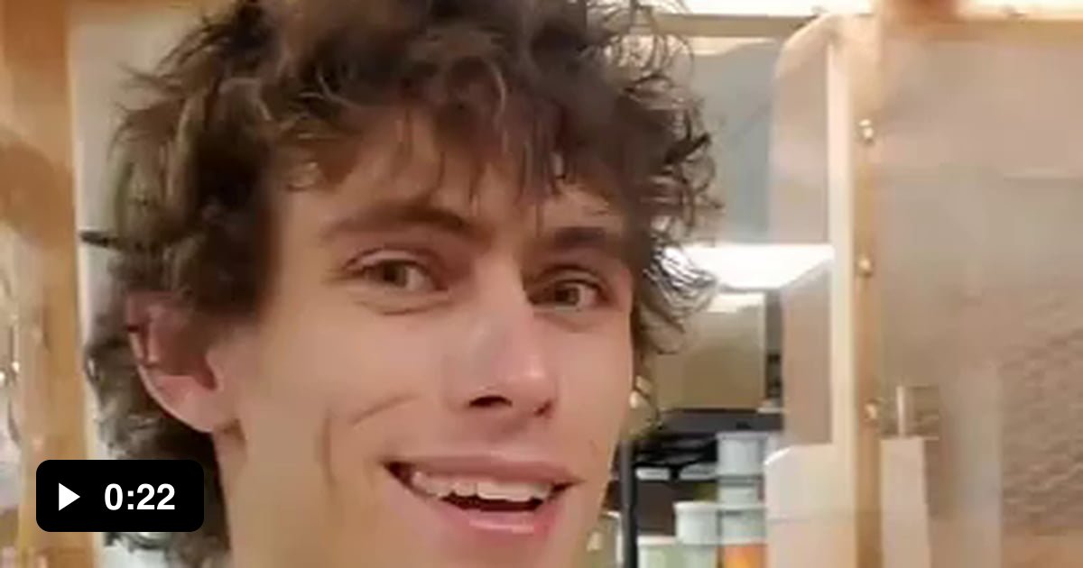 This is what 1,000,000 Volts look like in a Tesla Coil. Credits ...