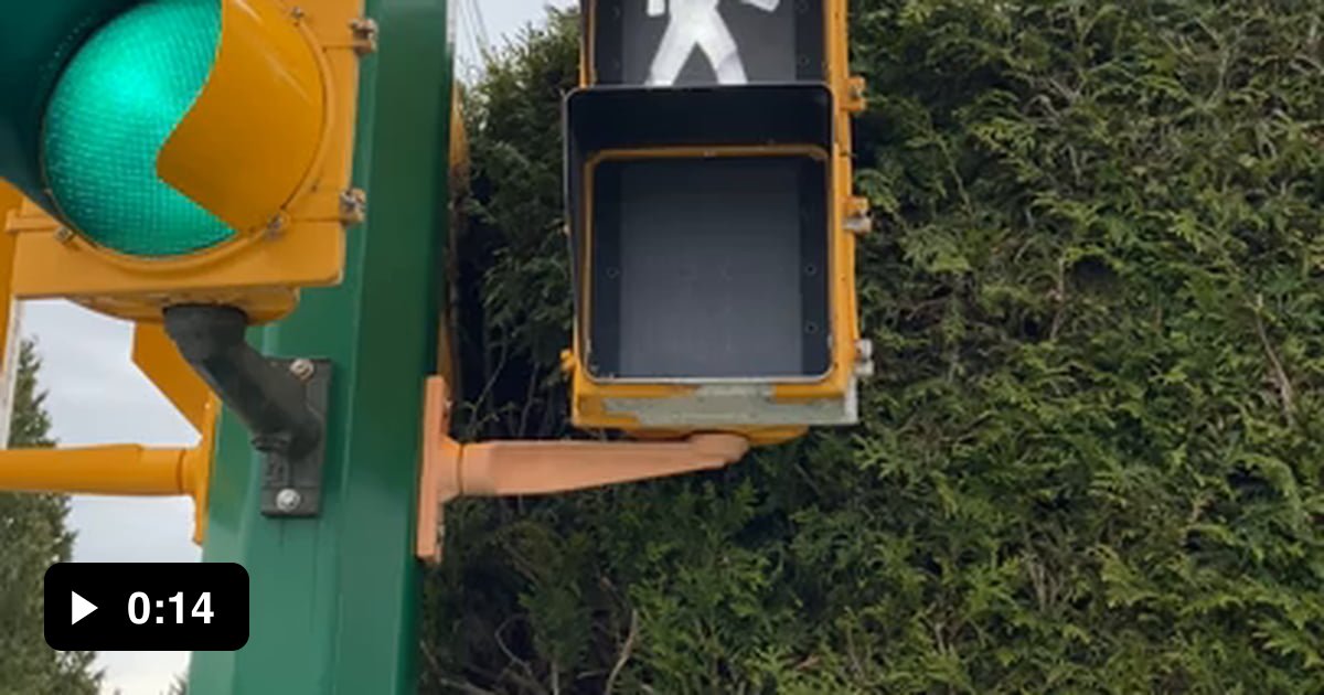 Upside down pedestrian traffic light - 9GAG