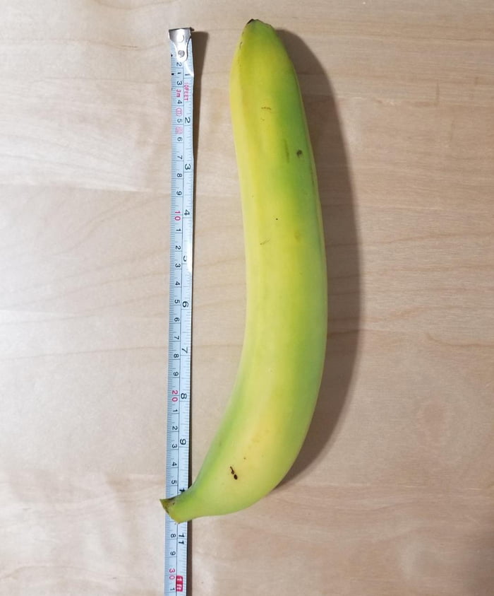 10 inches banana is just a banana. Don't be serious. - 9GAG