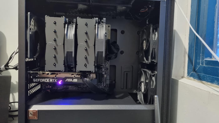 Compact Blackout PC Build - 9GAG