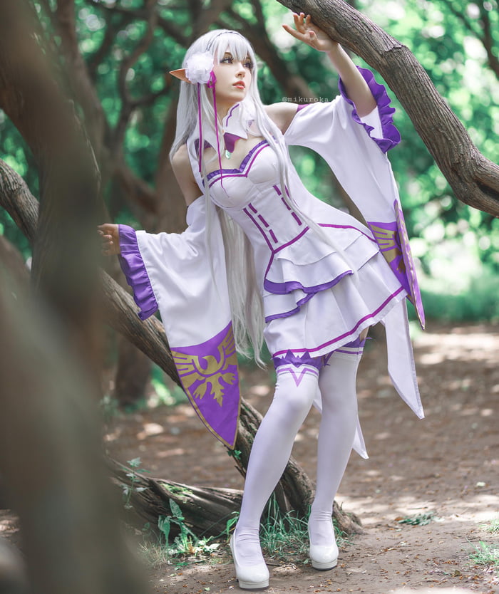 Emilia cosplay by Mikuroka - 9GAG