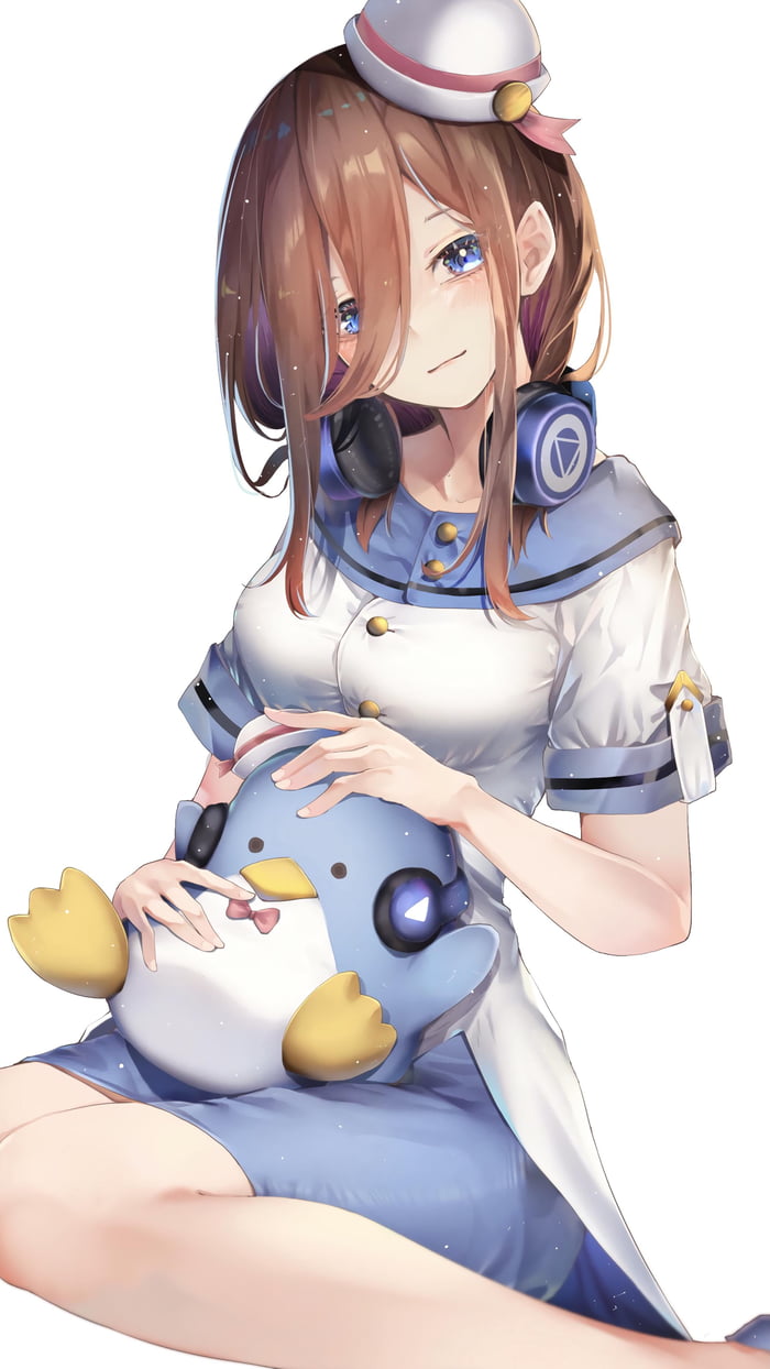 "Lil Penguin" Miku Nakano🐧💕 - 9GAG