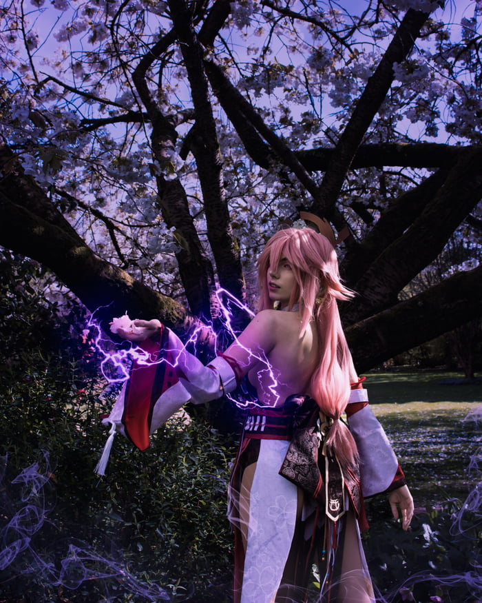 Yae Miko by Larxya - 9GAG