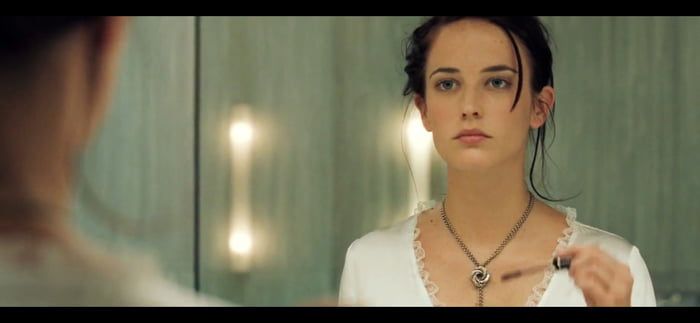 Eva Green Without her usual makeup is make her look more innocent. - 9GAG