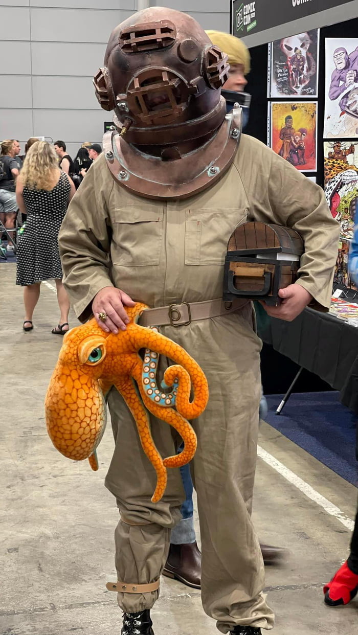 1950s Pulp Comic Deep Sea Diver at Brisbane Comiccon 2022 - 9GAG