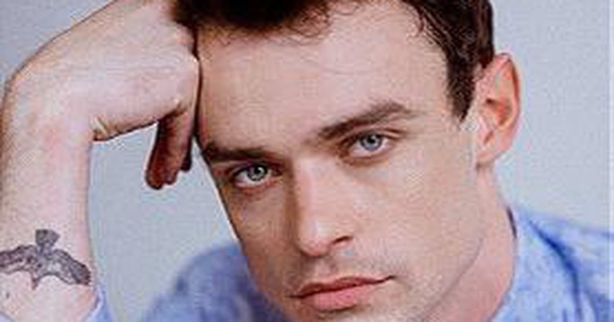 Thomas Doherty. Played Harry Hook in Disney’s Descendants but he’s ...