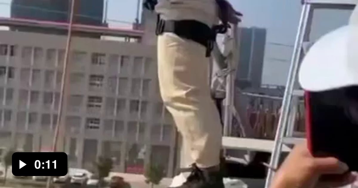 Australian rappelling - 9GAG