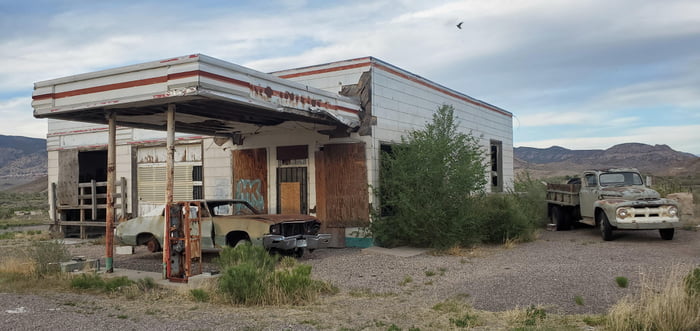 Abandoned Repair Shop, Utah - 9GAG
