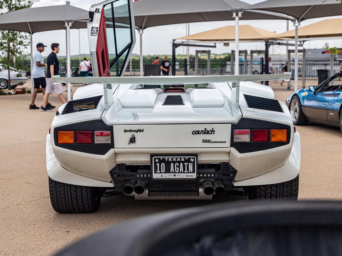 White Countach (2160x1620) - 9GAG