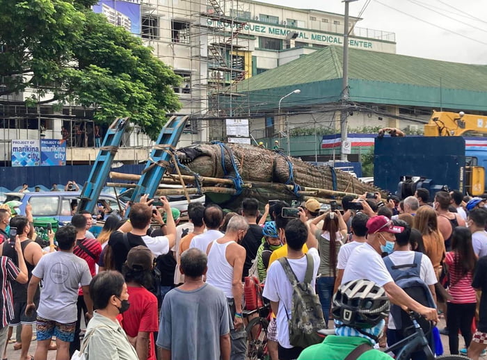 Live Footage: OTW na po si BBM - 9GAG