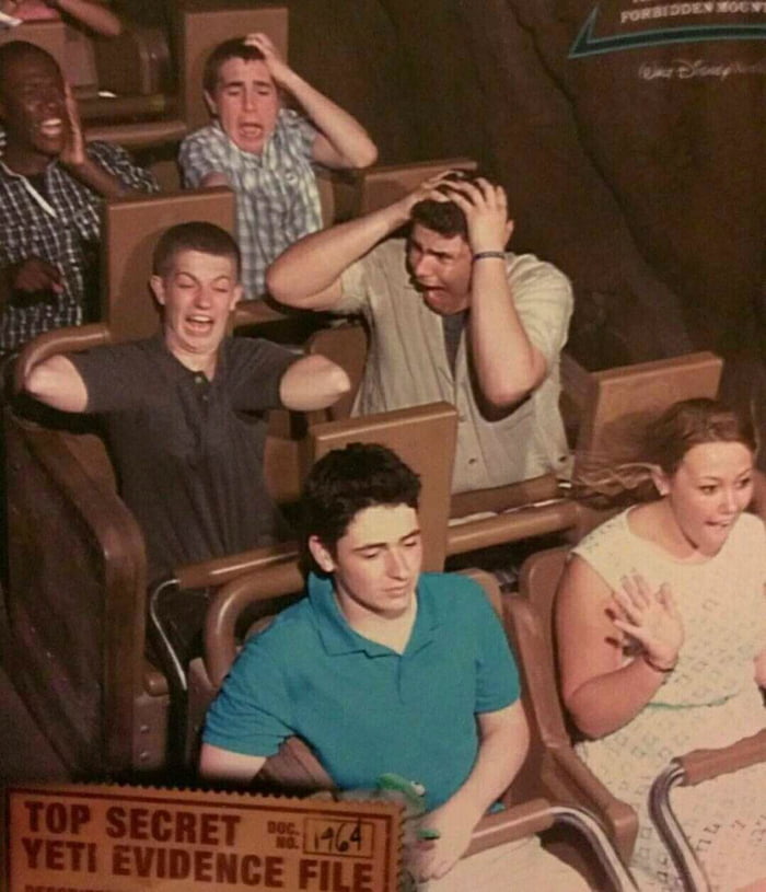 Describe this photo - 9GAG