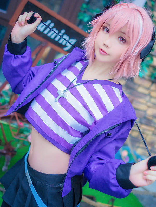 Who is this cosplayer? No amount of google searching will tell me. - 9GAG