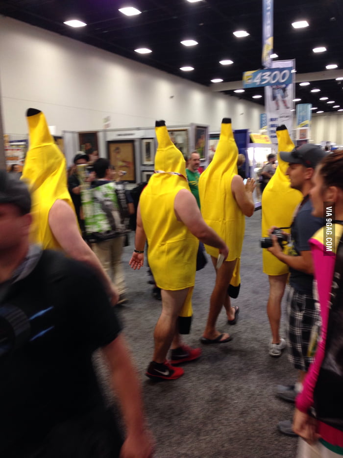 9gag's army arrived at Comic Con today. - 9GAG